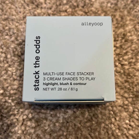 Alleyoop | Makeup | Alleyoop Stack The Odds Compact In Sassy Pants ...